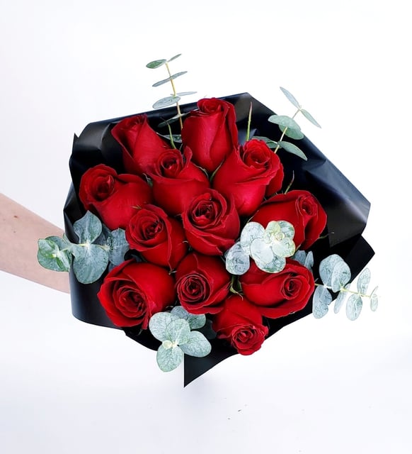 Bouquet De 12 Rosas Rojas en LolaFlora.com