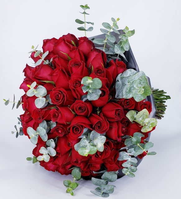 Ramo buchon de 100 rosas rojas a domicilio con Lolaflora